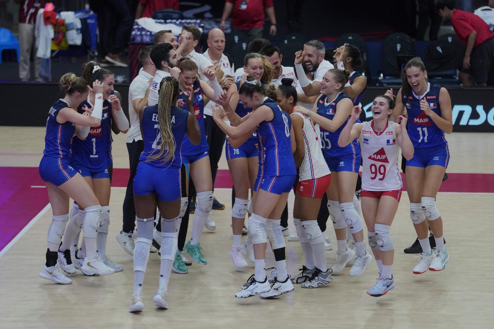L’équipe de France féminine de volley-ball bat la Chine et va découvrir les quarts de finale d ...