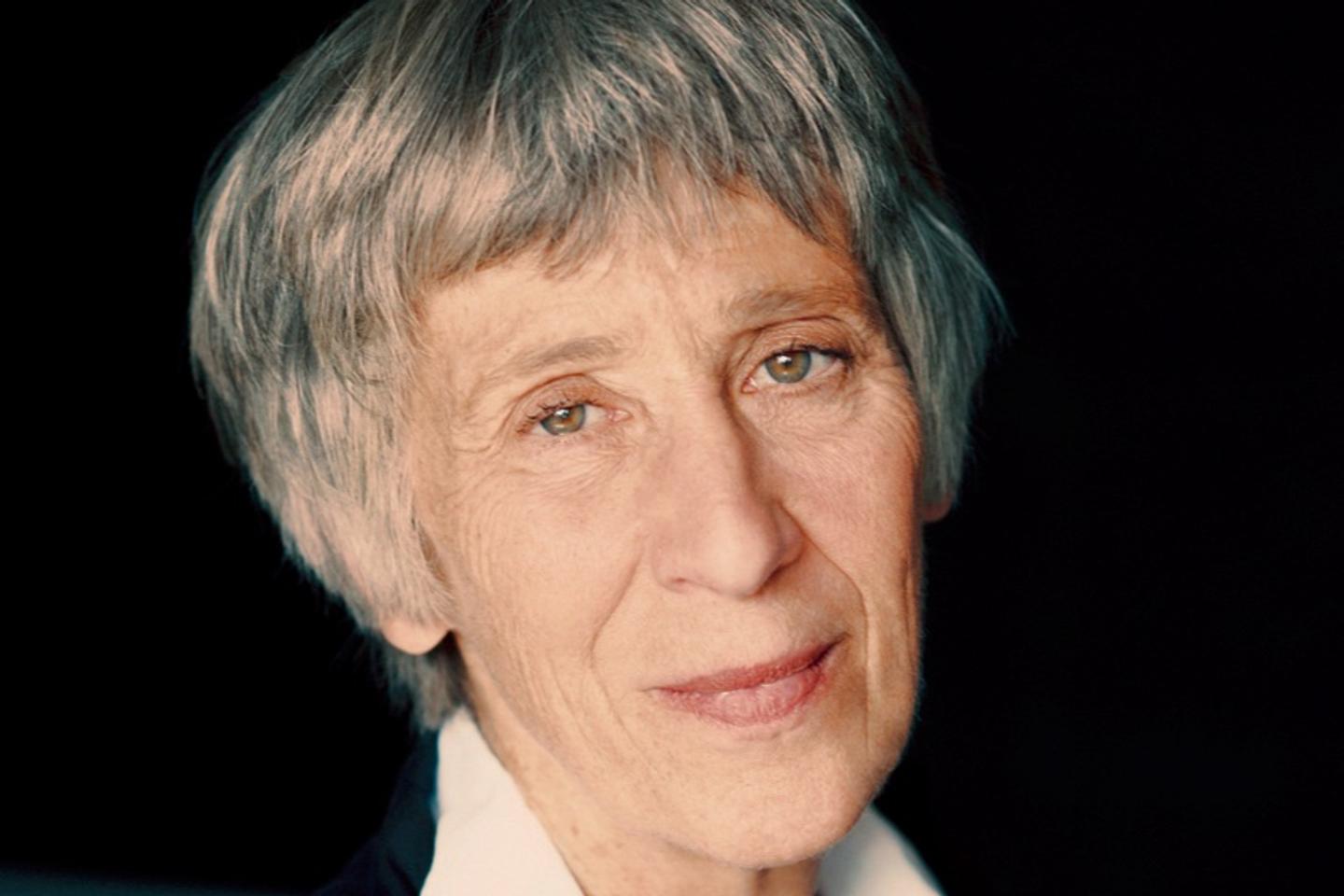 « Le Bel Obscur », de Caroline Lamarche : une femme et deux ombres d’homme