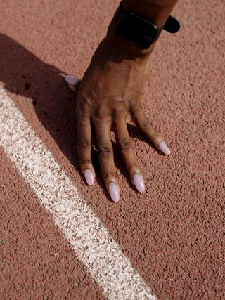 La longue course de Halba Diouf, sprinteuse transgenre