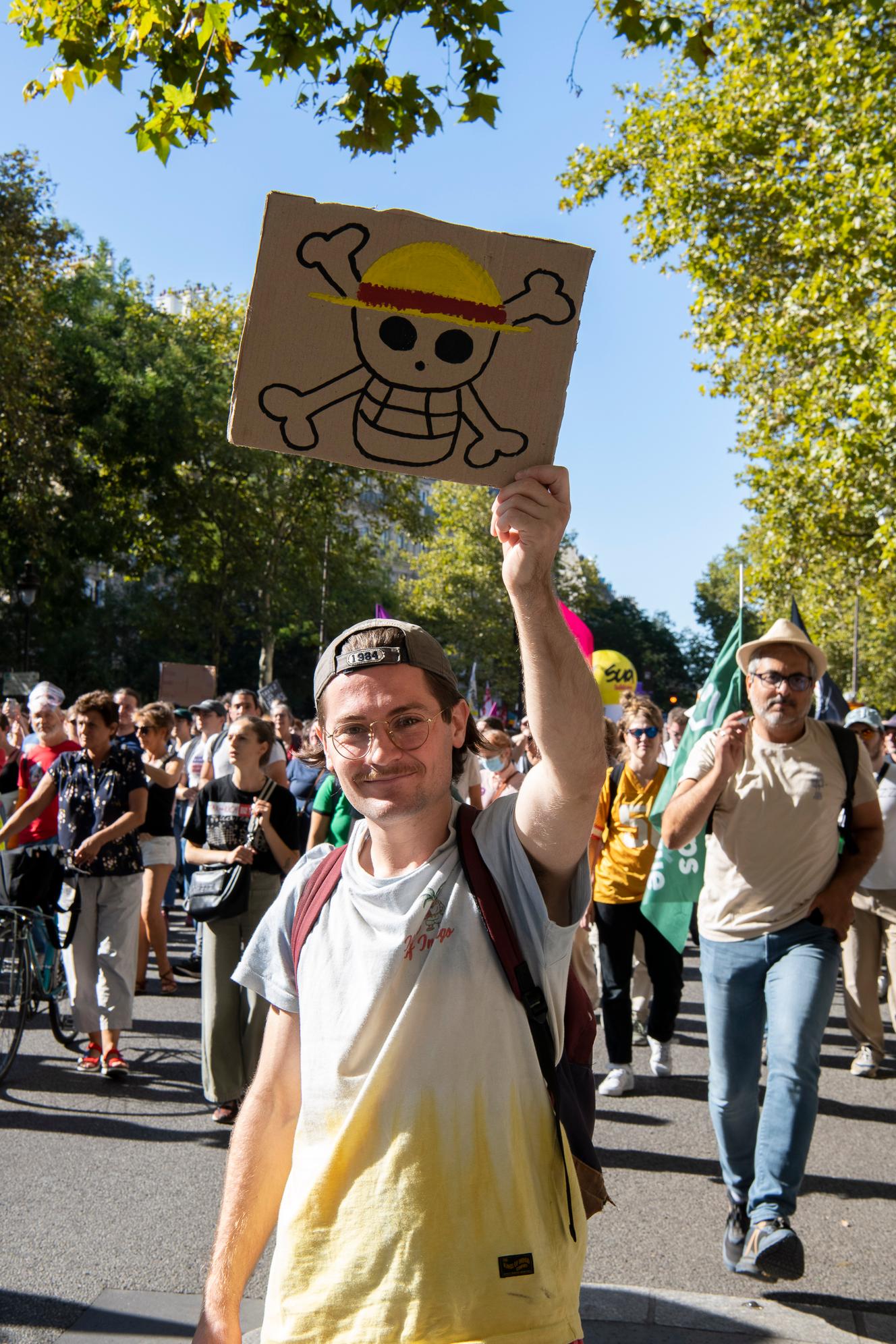 The 'One Piece' flag finds its place in protests across France