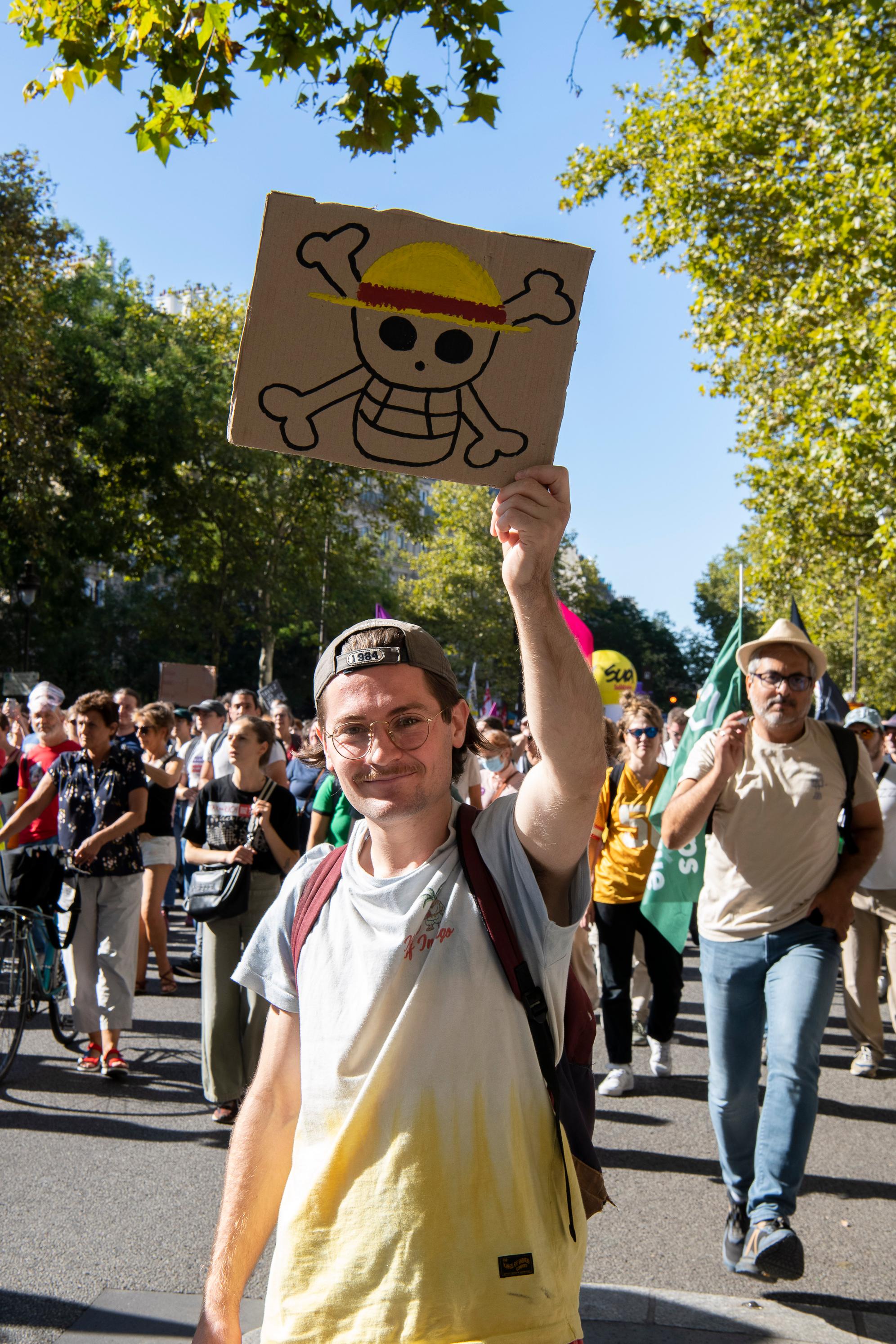 The 'One Piece' flag finds its place in protests across France