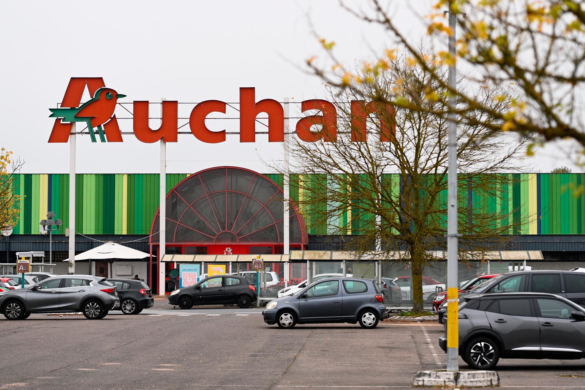 Auchan : la justice invalide le plan social du groupe, qui prévoit la ...