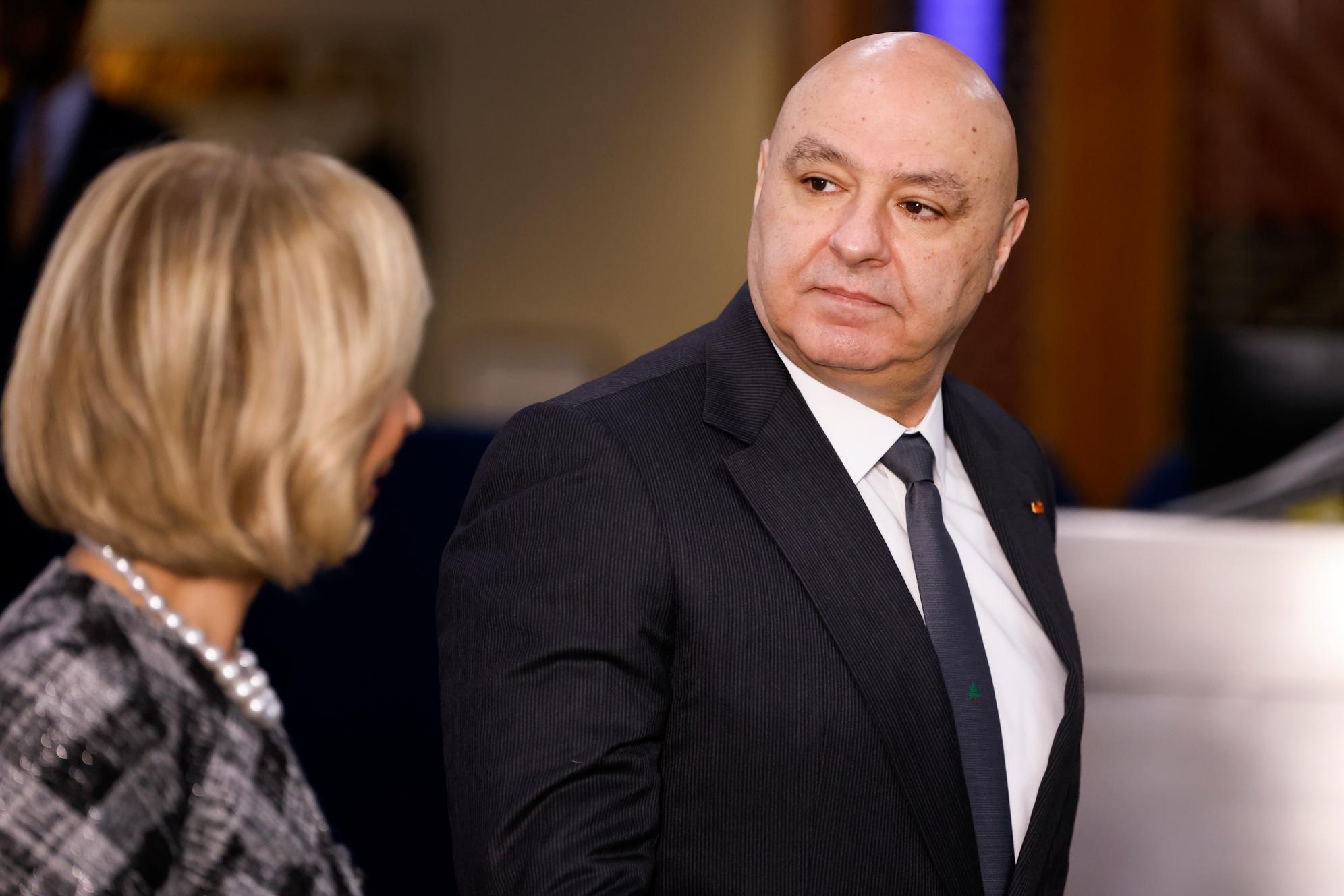 Lebanon's president calls for negotiations with Israel