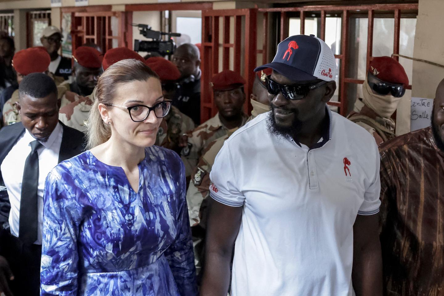 En Guinée, le général Mamadi Doumbouya se dégage la voie pour rester au ...