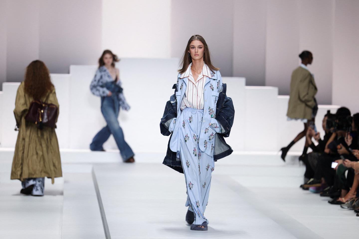 Smoking ou pyjama, à chacun sa soirée à la fashion week de Milan