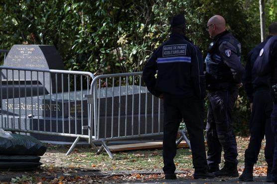 Robert Badinter's tomb defaced before his Panthéon induction