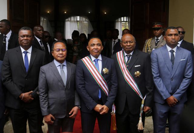 A Madagascar, le colonel Randrianirina est investi président
