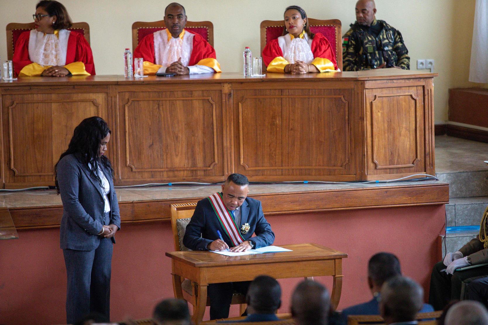 Madagascar's leader fires PM, suspends government