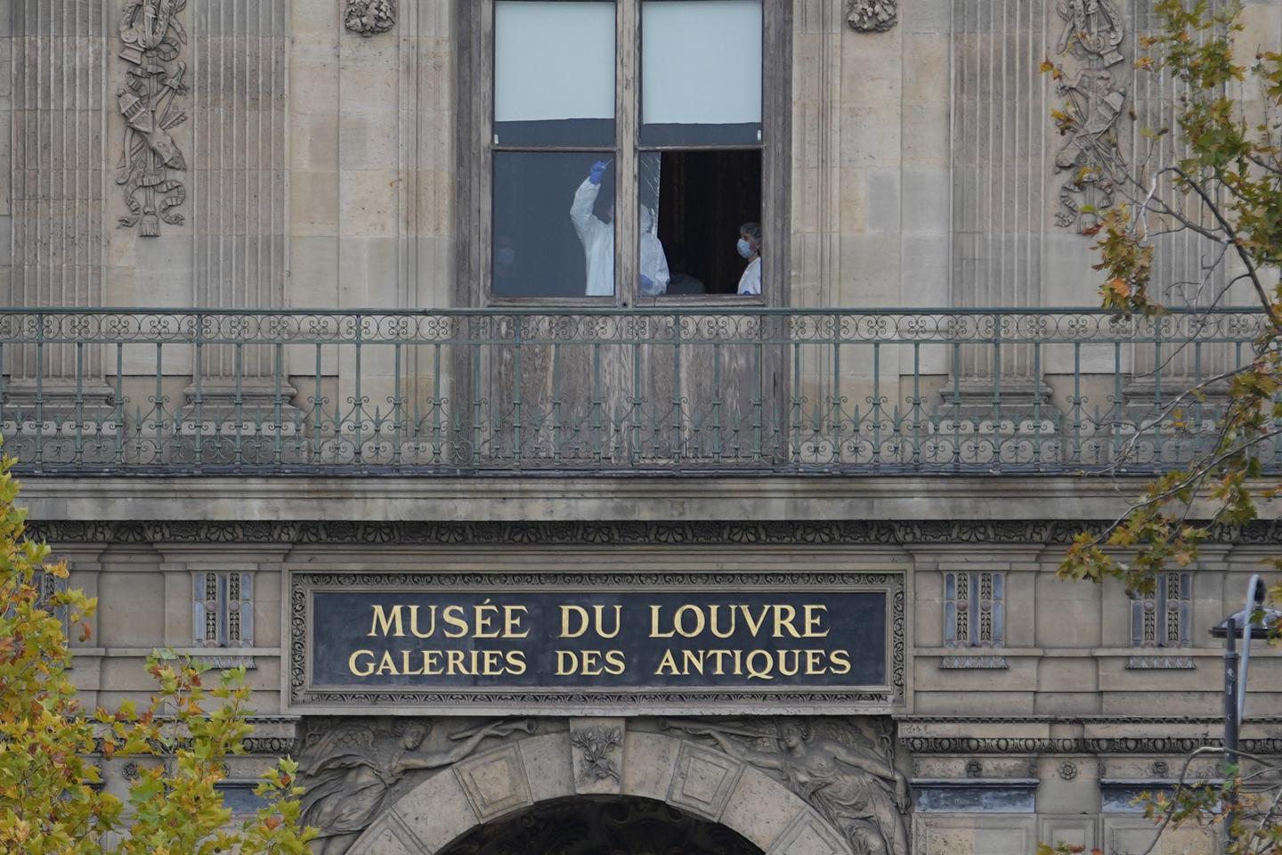 Louvre heist: French culture minister says museum's security system ...