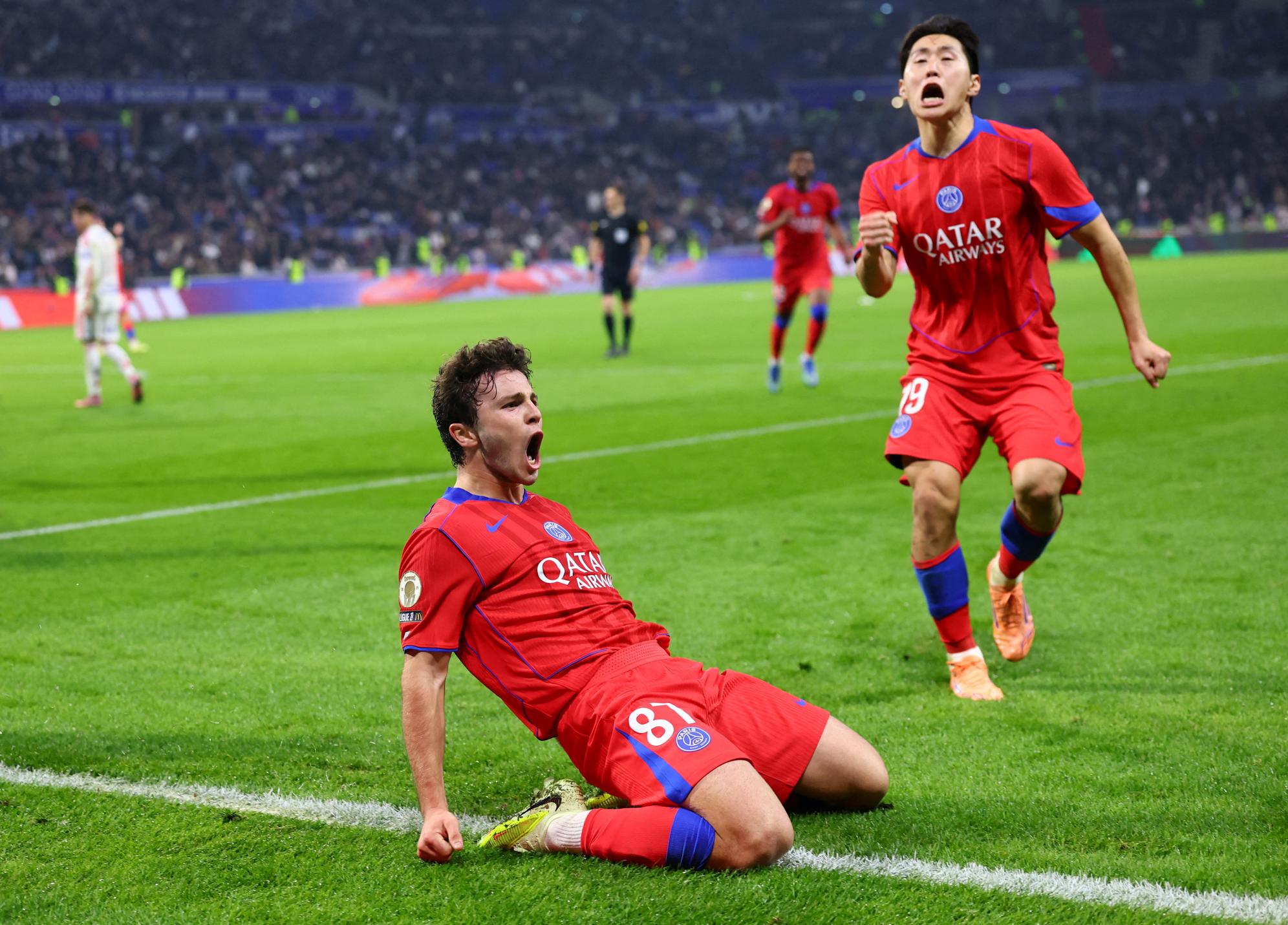 Neves saves the day for PSG, who return to top of Ligue 1