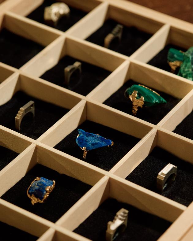 Chez Atelier Karl Mazlo, joaillier fan de métal