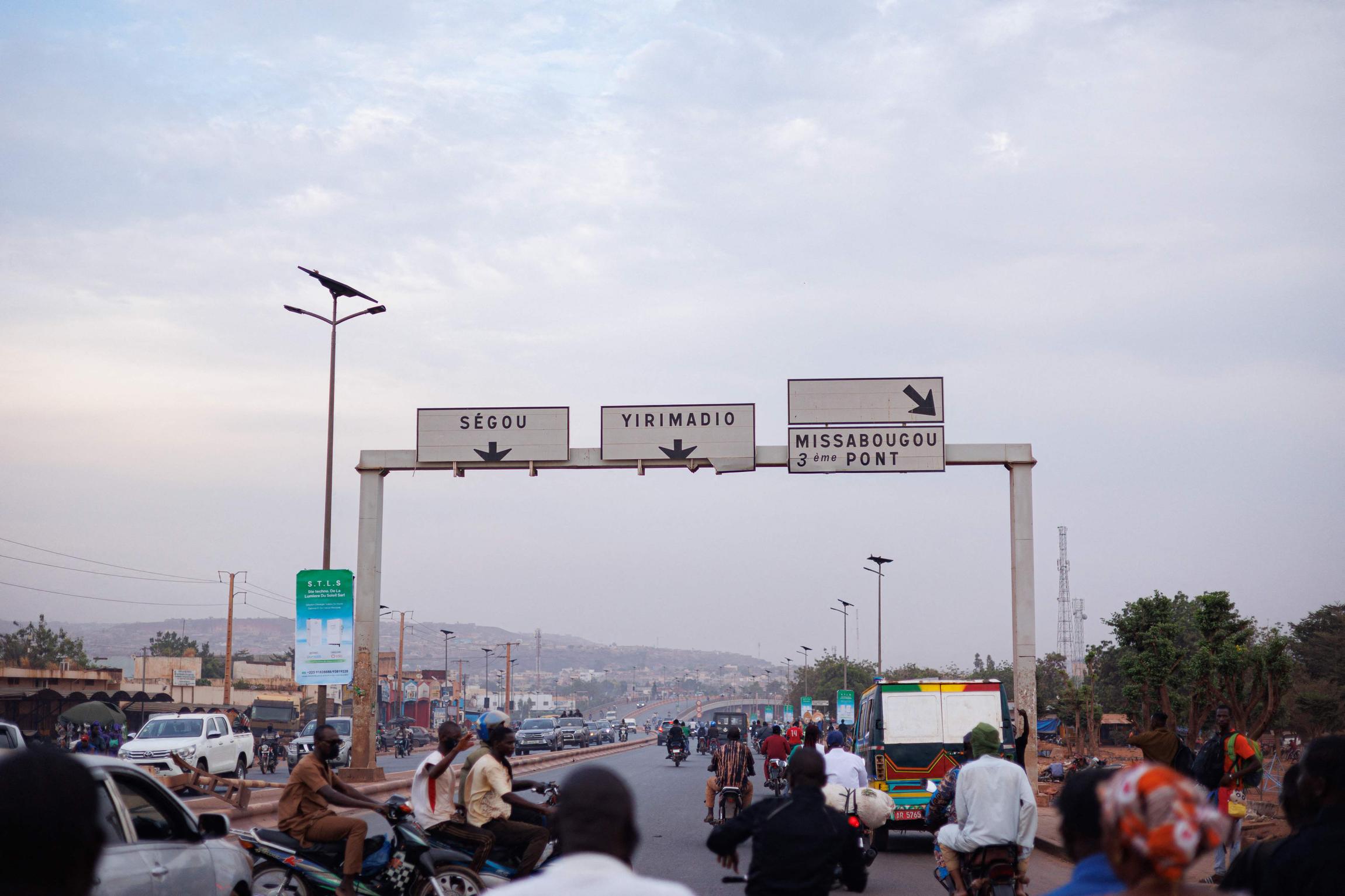 Mali : la France réduit son personnel diplomatique alors que les ...