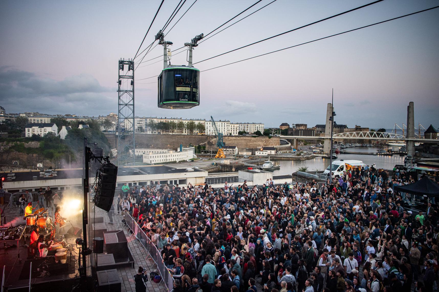 Paris region inaugurates its first cable car