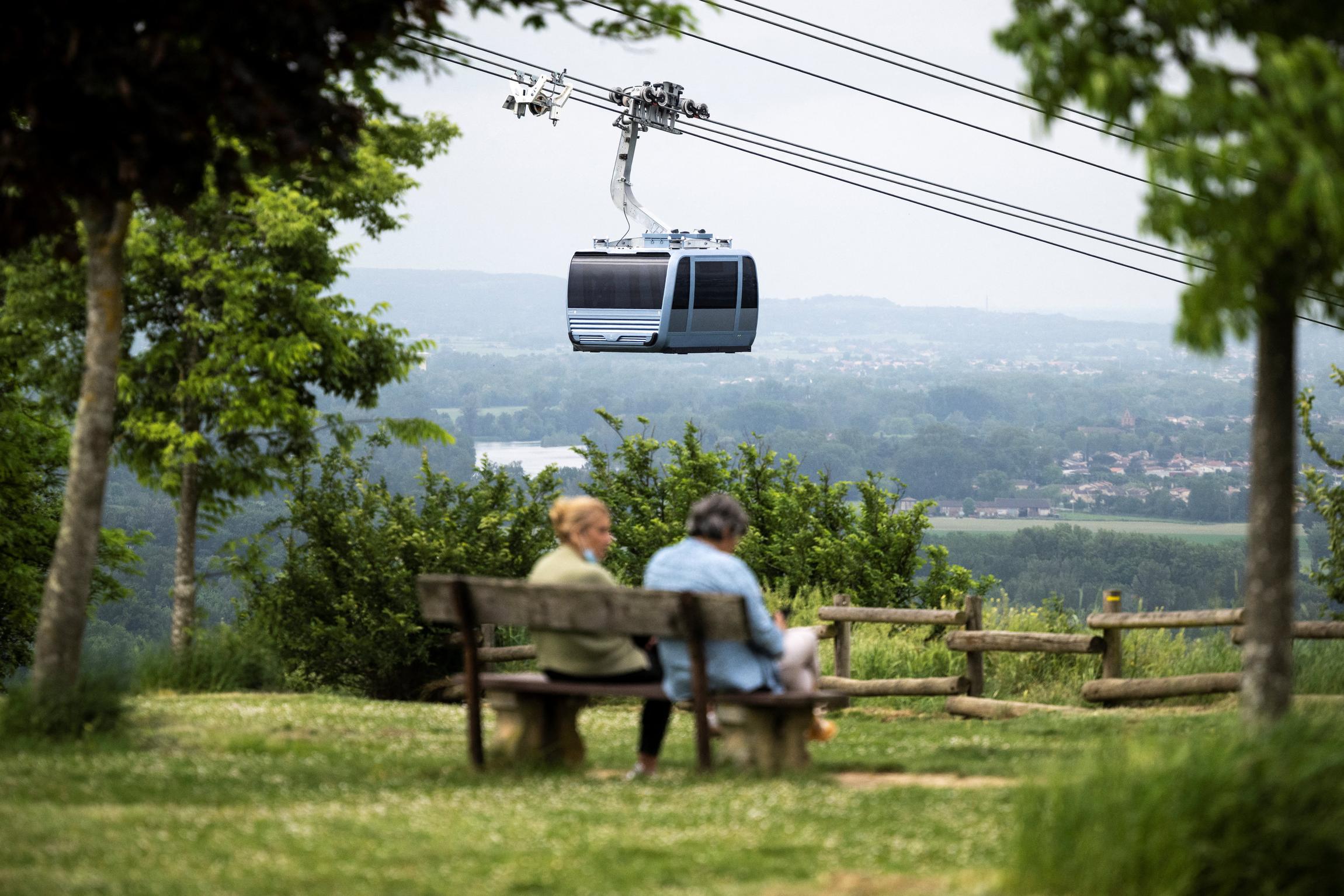 Paris region inaugurates its first cable car