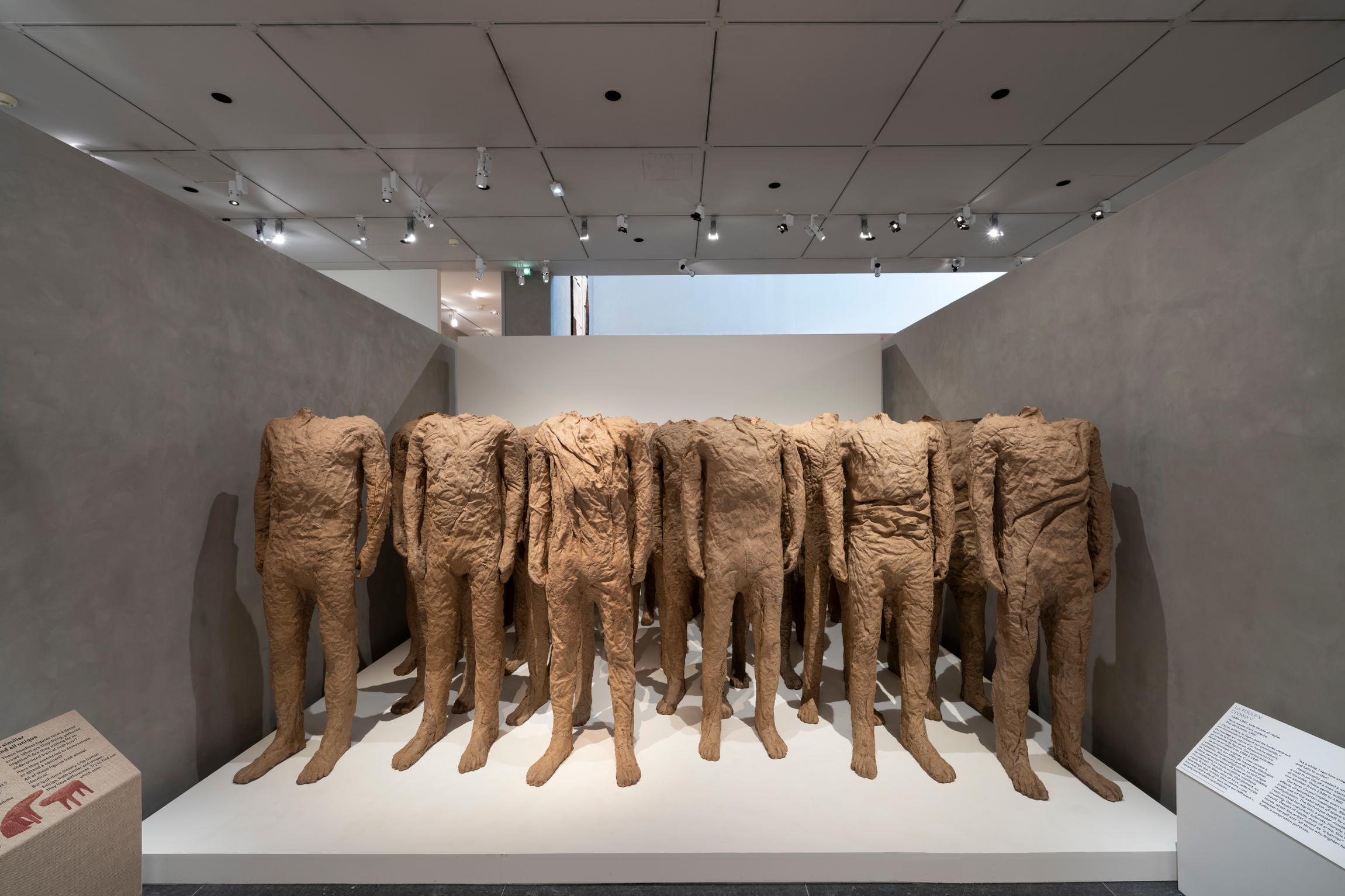 Au Musée Bourdelle, les sculptures textiles de Magdalena Abakanowicz