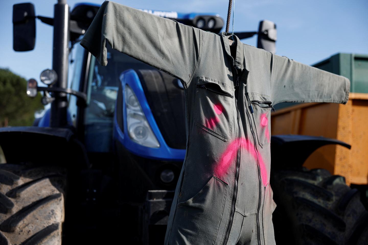 French government warns protesting farmers against Christmas blockades