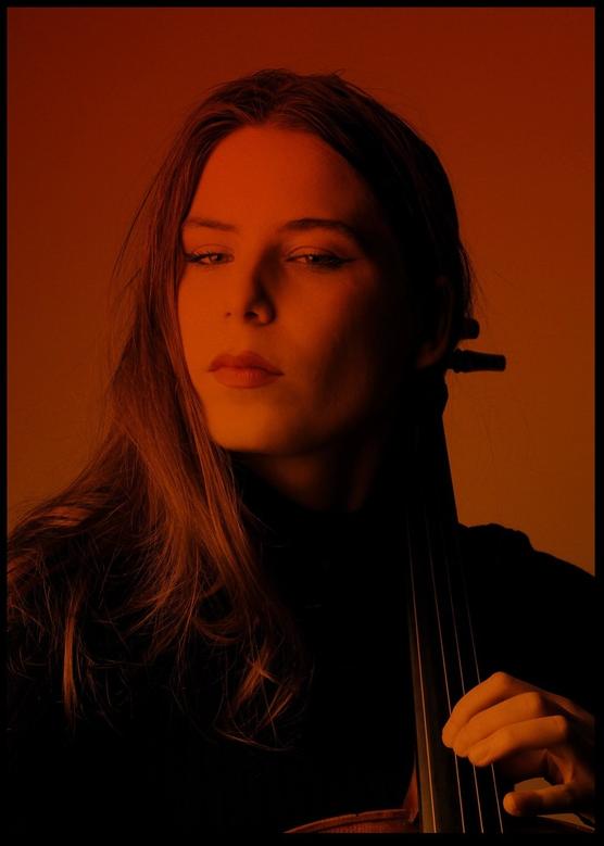 Avec Lisa Strauss, le violoncelle rayonne dans tous les arts