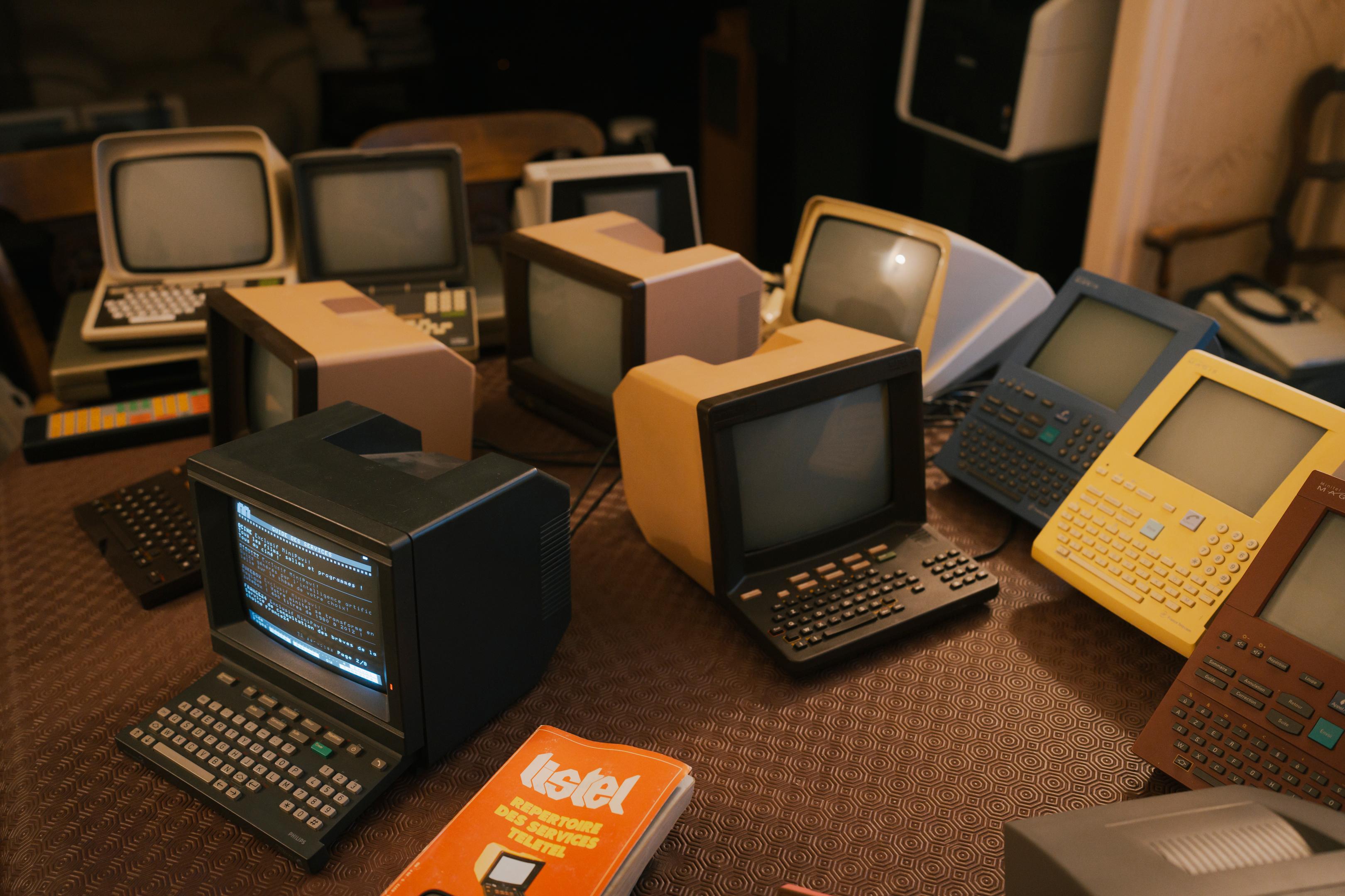 « Qui utilise un vrai Minitel ce soir ? » : une communauté de ...