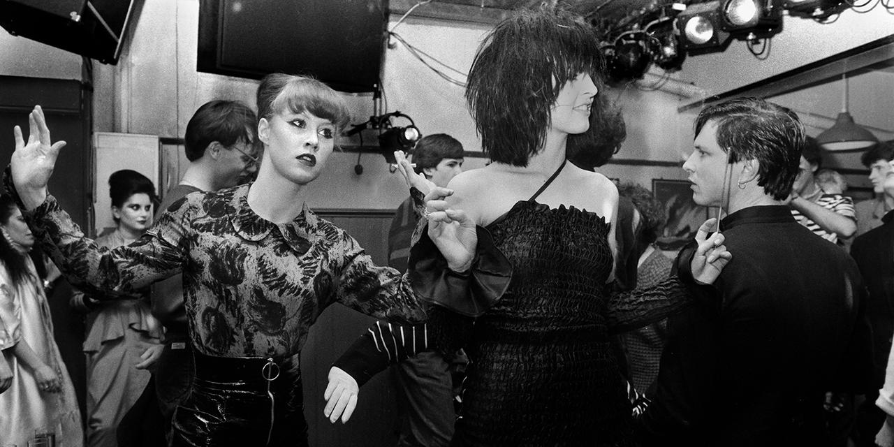 En 1980, les nouveaux romantiques du club londonien Blitz Club