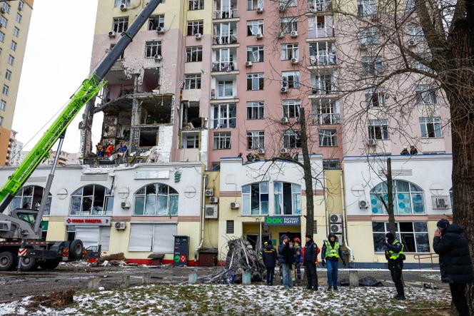 Russia strikes Kyiv overnight, killing one person and knocking out ...