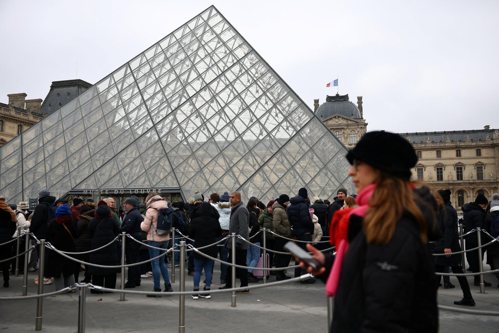 Musée du Louvre : une partie des agents votent une nouvelle ...