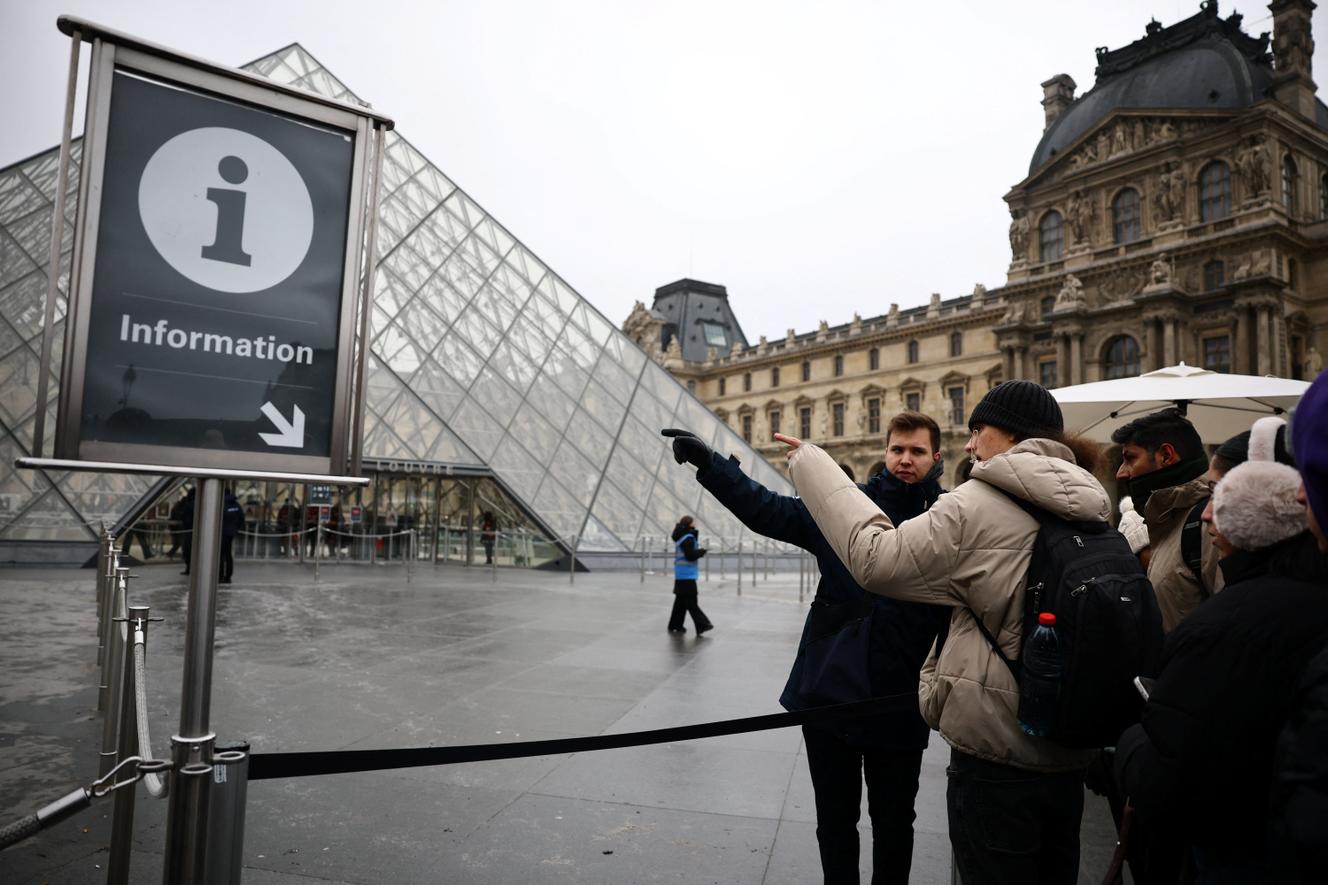 Grève au Louvre : le musée reste « ouvert partiellement » après la ...