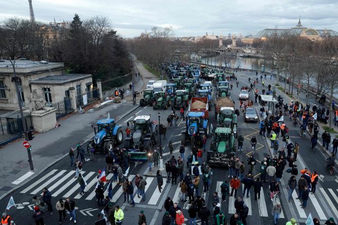 Farmers roll hundreds of tractors into Paris in fresh protests