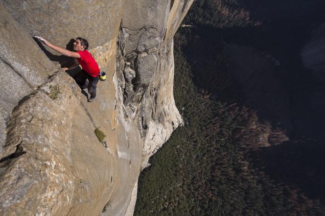Le grimpeur Alex Honnold à l’assaut du plus haut gratte-ciel taïwanais, sans assurage et en ...