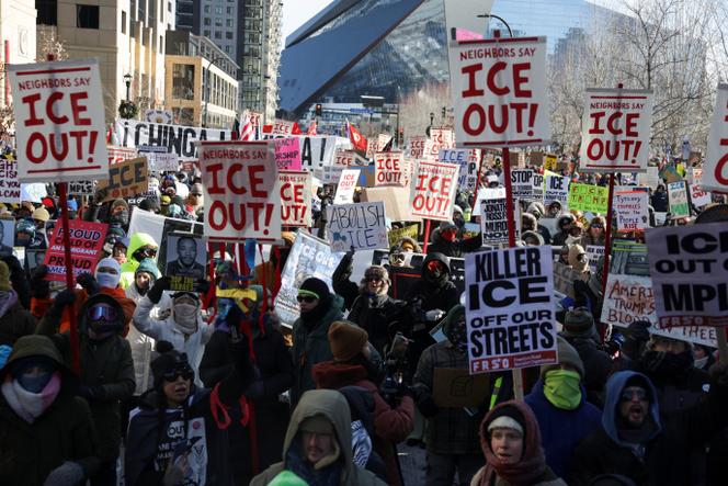 Defiant protests over US immigration crackdown, child's detention