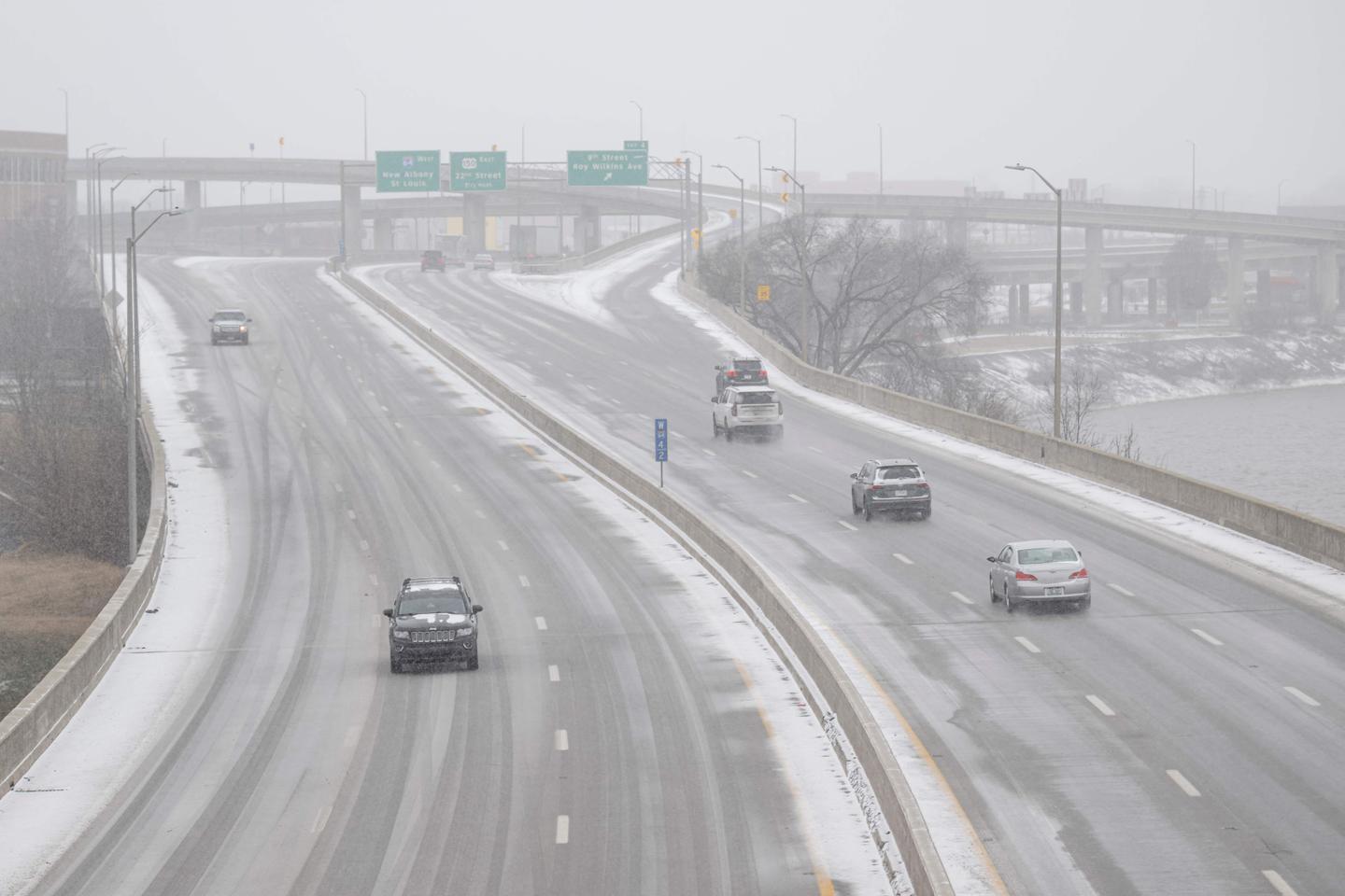 Monster winter storm sweeps US, threatening blackouts and travel chaos ...