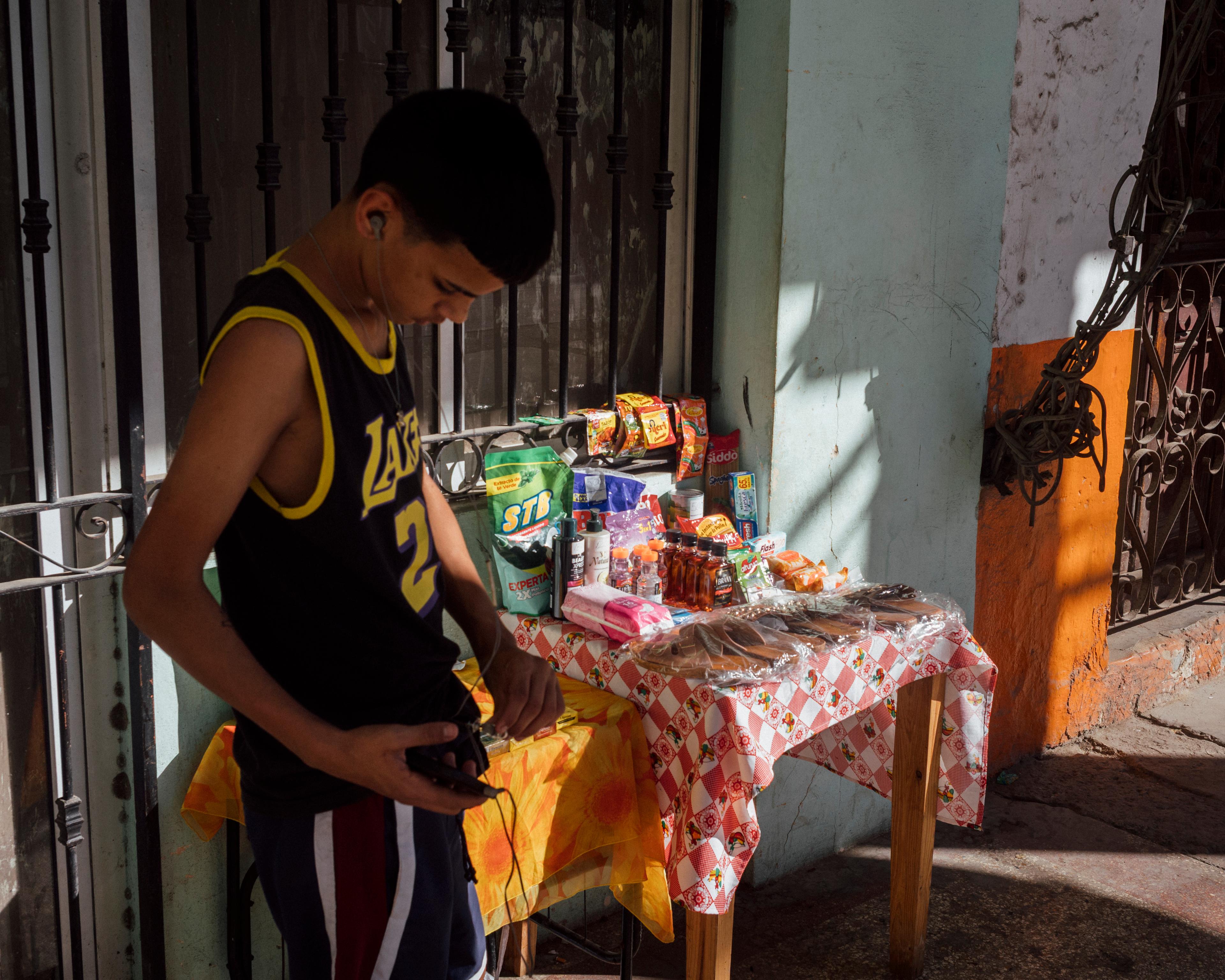 « Il ne reste plus qu’à s’en aller » : à Cuba, la vie devenue impossible