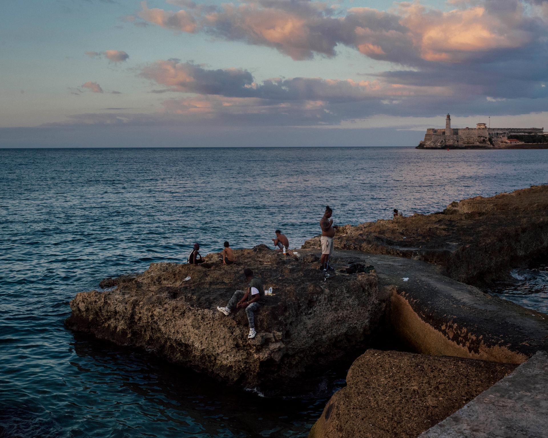« Il ne reste plus qu’à s’en aller » : à Cuba, la vie devenue impossible