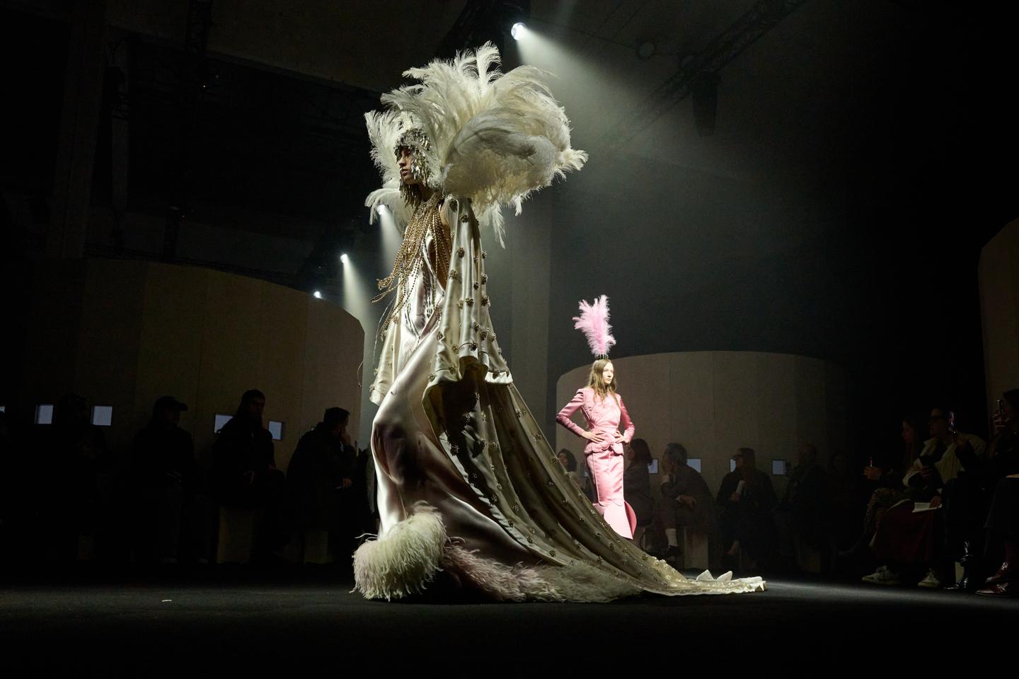 Haute Couture Le Paris De La Performance