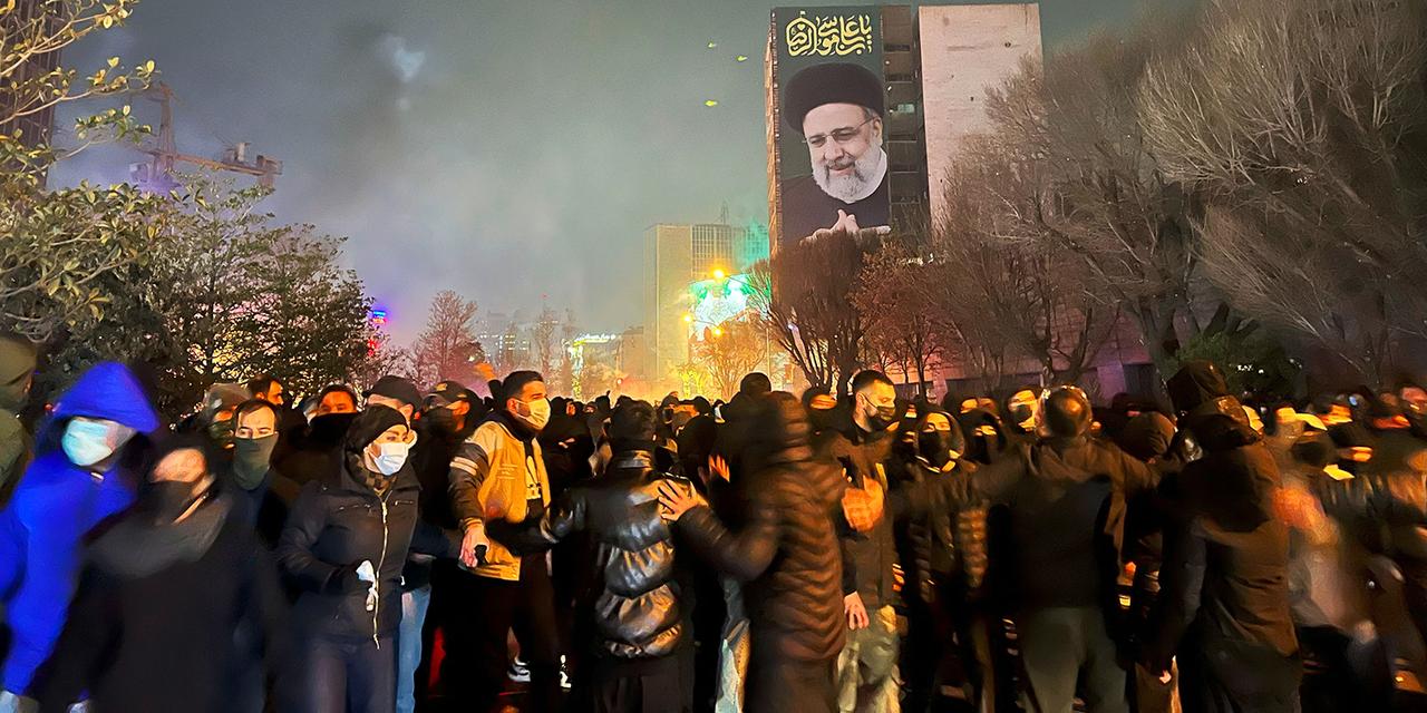 Iranian photojournalist shares unseen images of Tehran protests