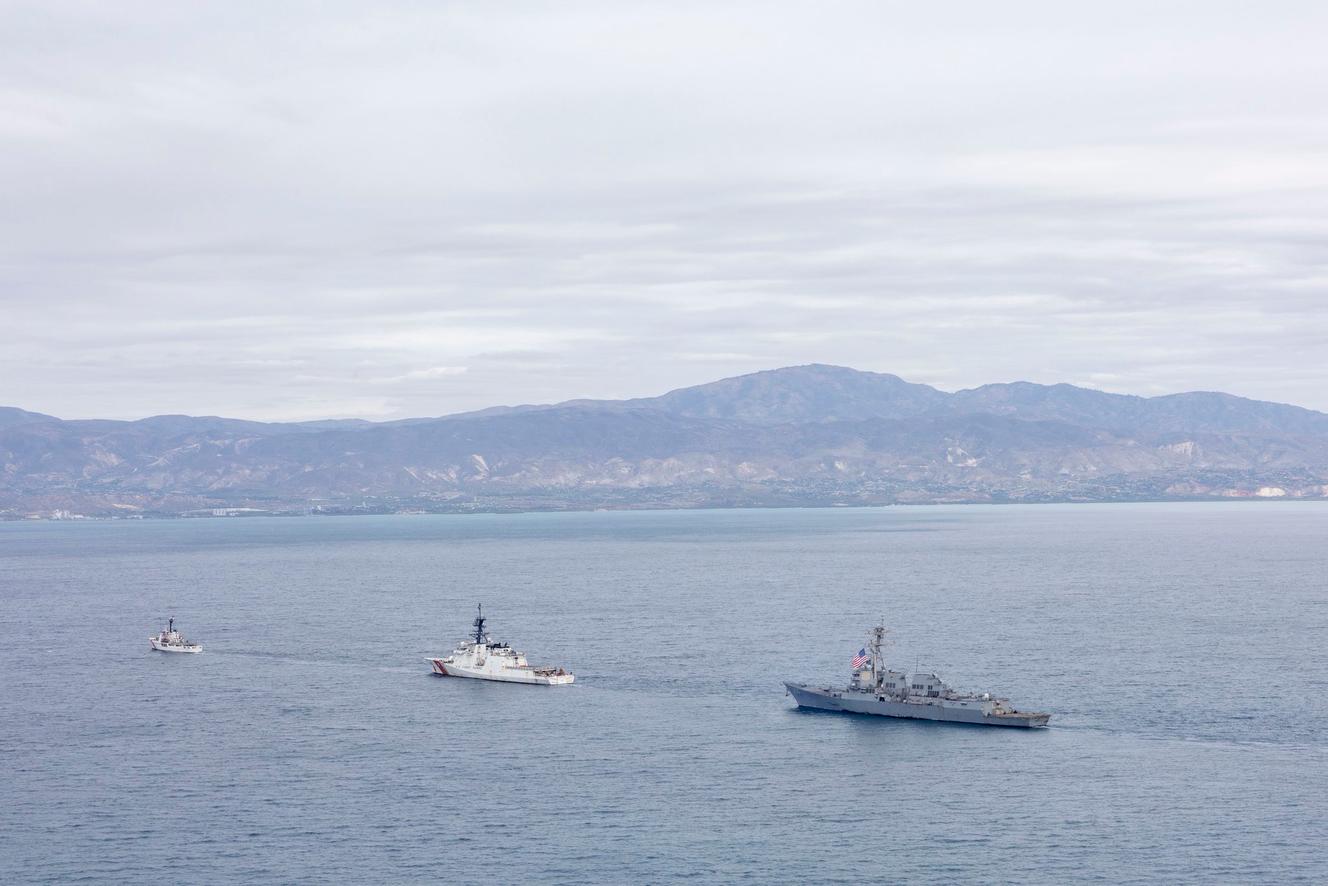 Haïti : plusieurs navires de guerre américains déployés dans la baie de ...