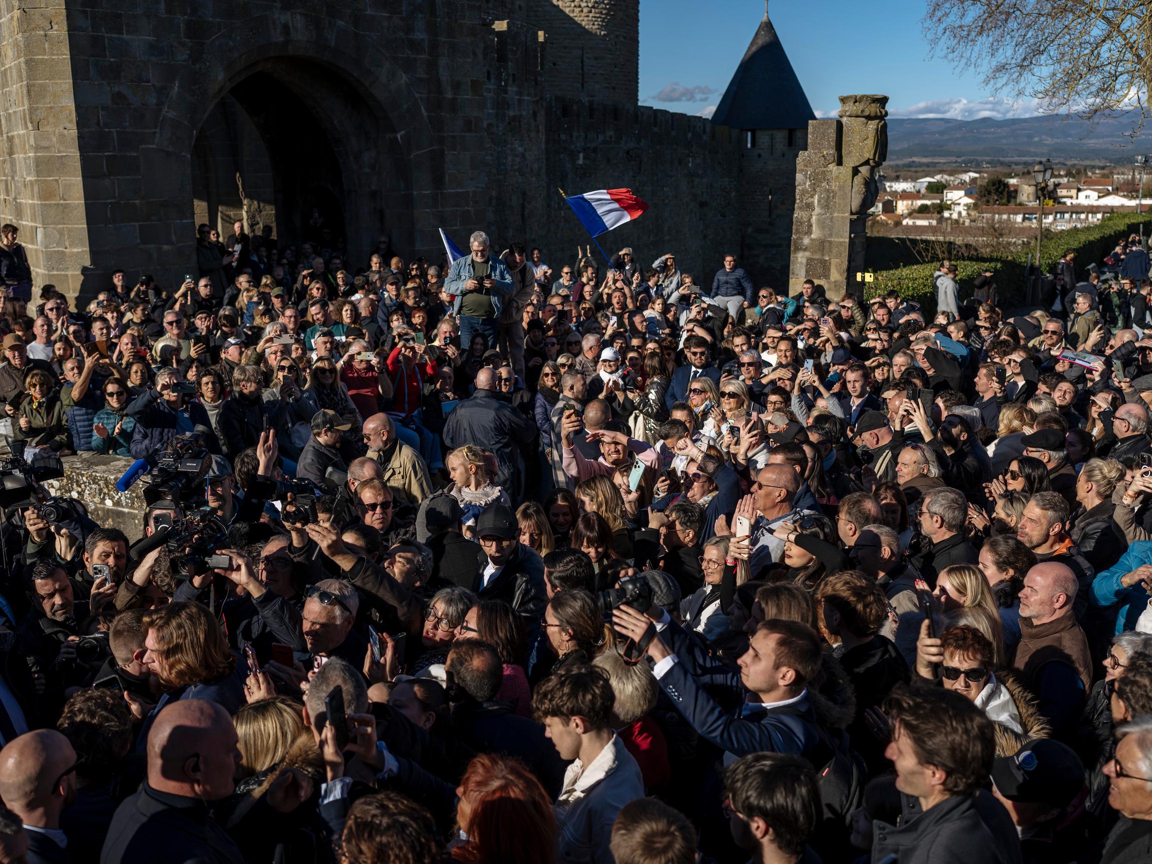 Jordan Bardella lance la campagne municipale du RN au milieu de ses ...