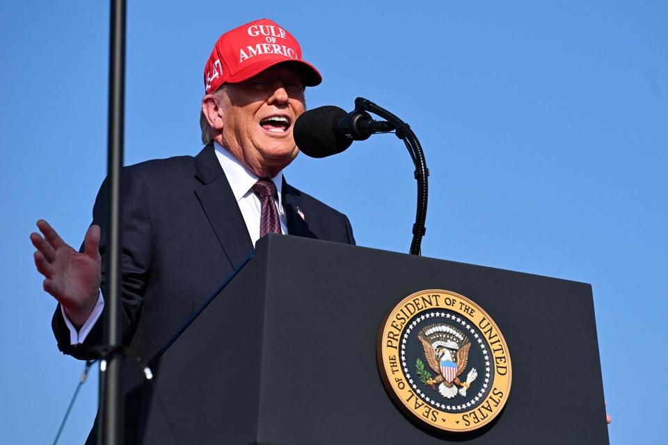 Trump suggests a 'friendly takeover' of Cuba