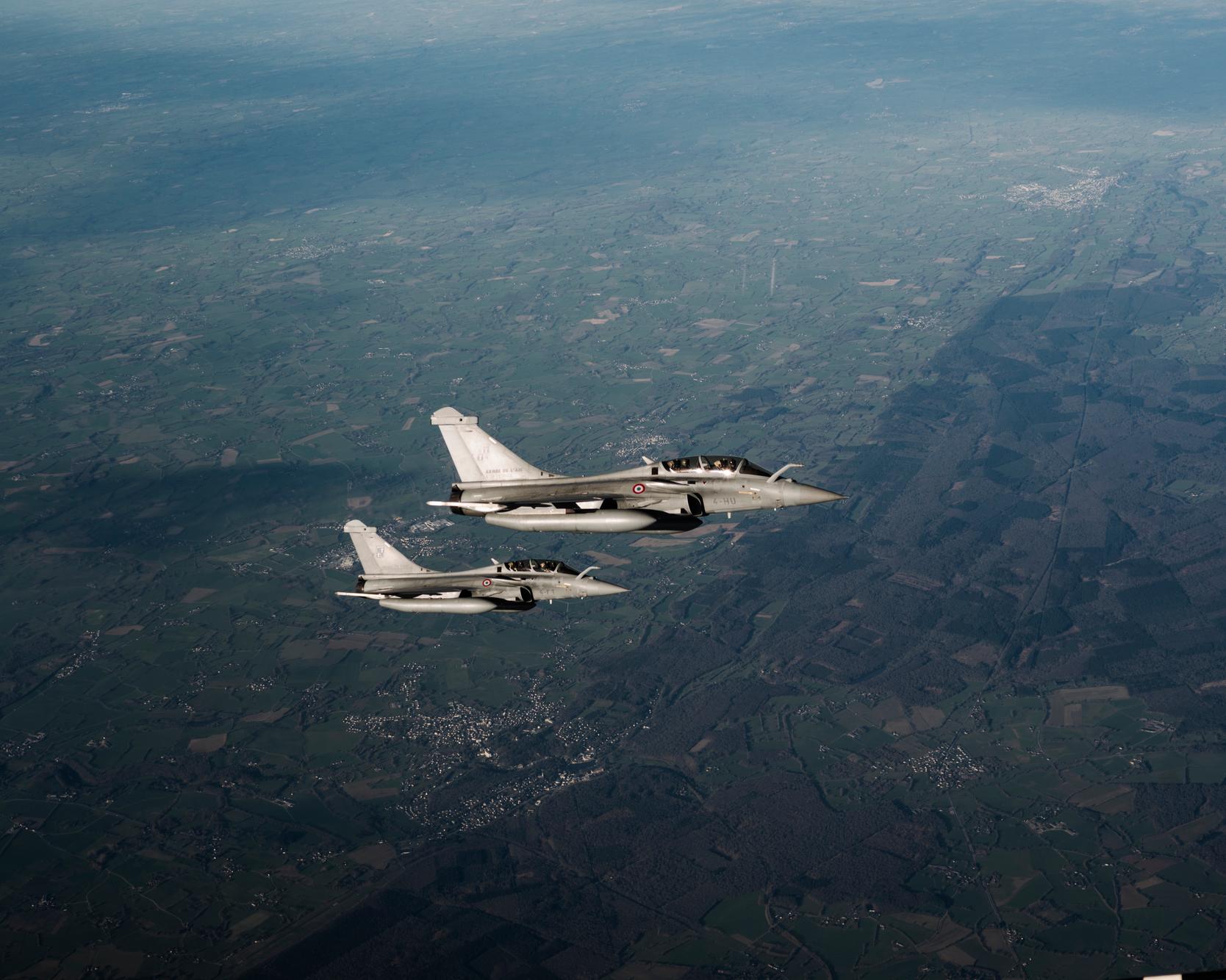 France deploys fighter jets over UAE to protect its military bases