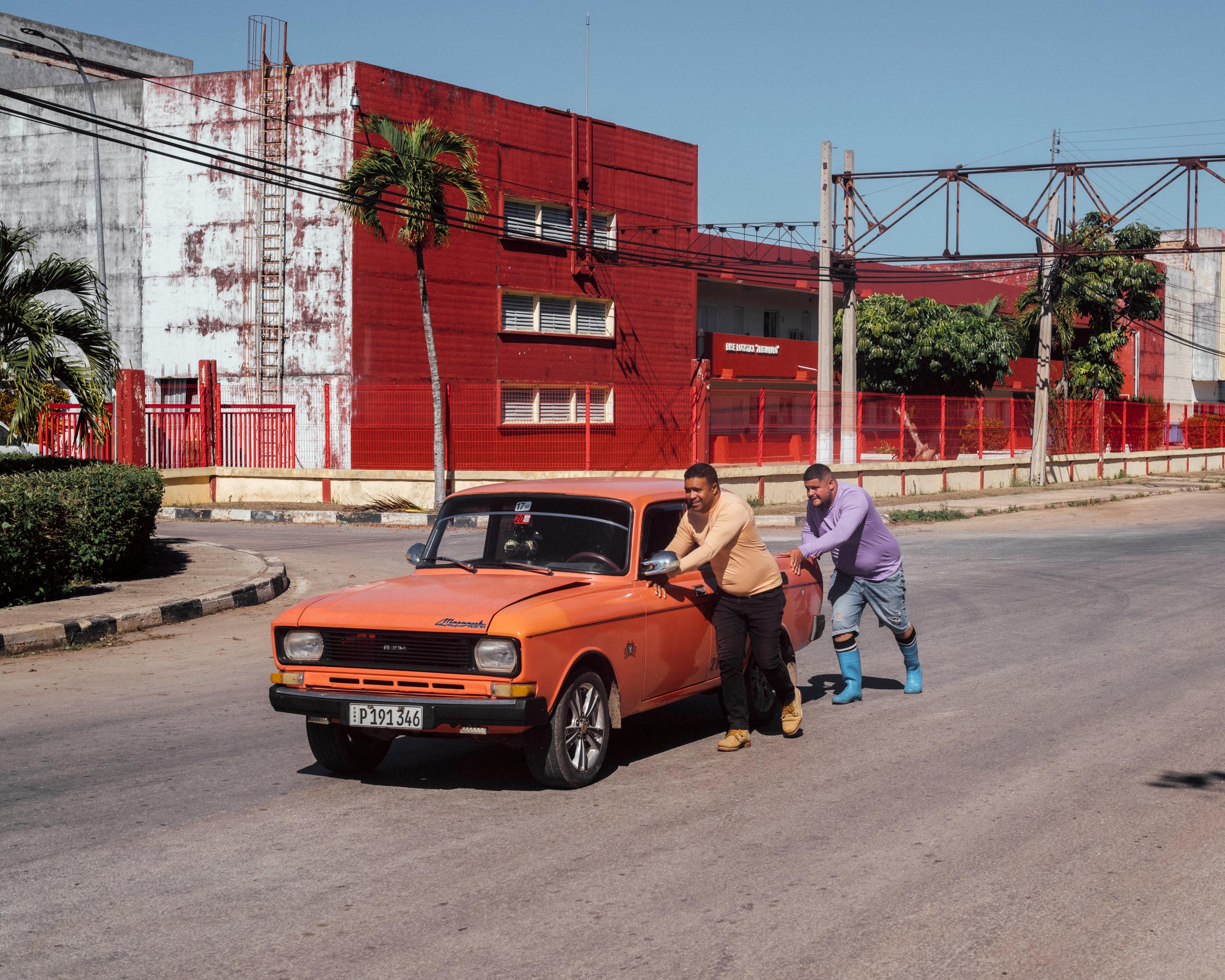 A Cuba, le discret reportage du photographe Lucien Lung : « On sent ...