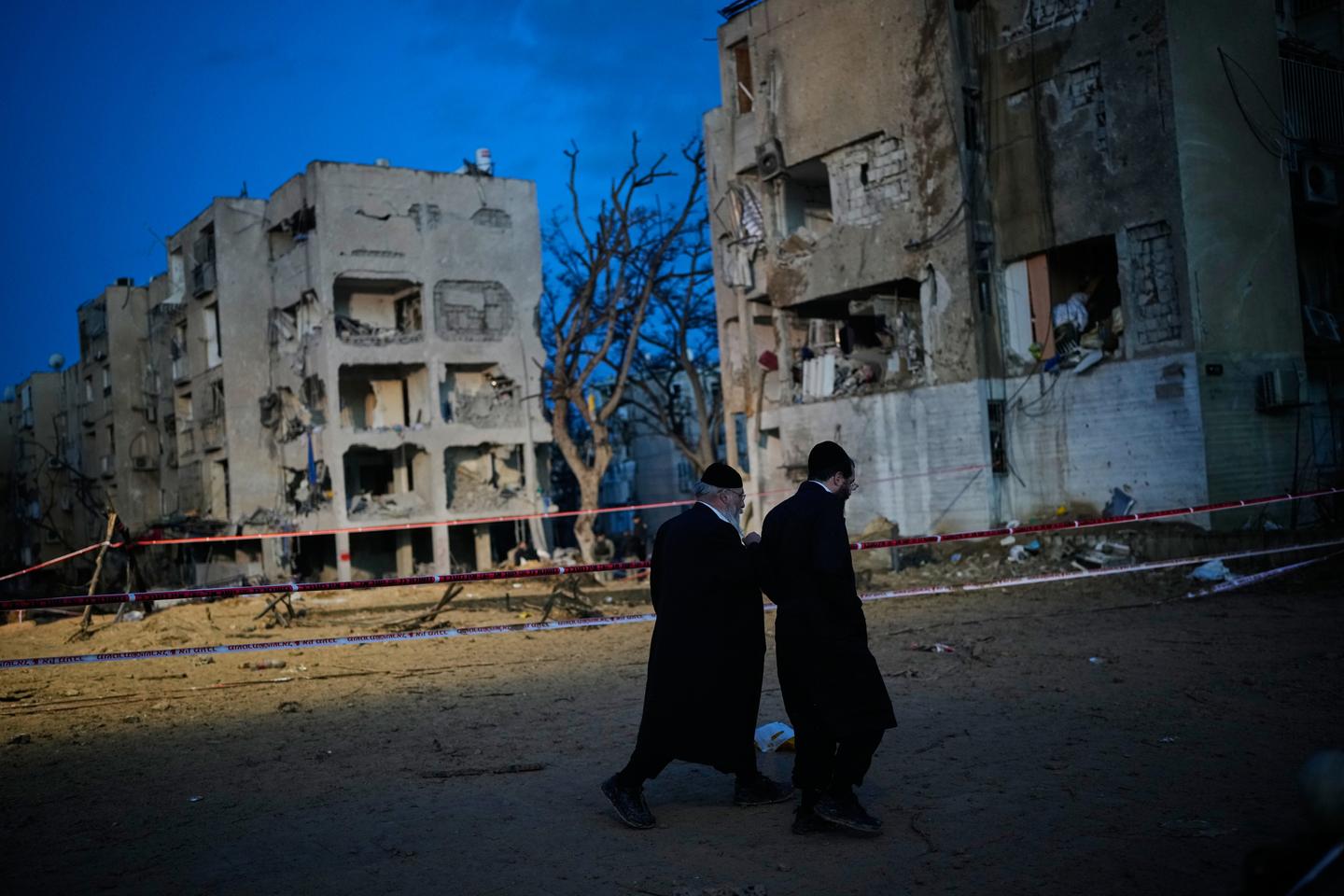 Iranian missiles sow panic in Israeli town