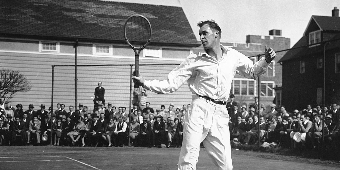 Bill Tilden, champion de tennis des années 1920, passé de la gloire à l ...