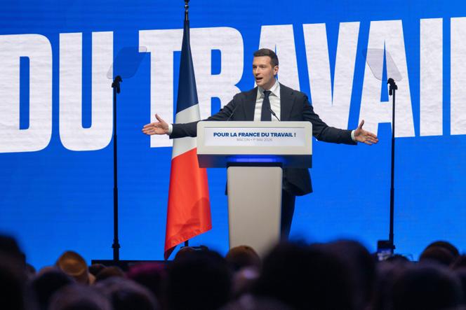 Jordan Bardella rompt avec la réforme des retraites de Marine Le Pen et ...