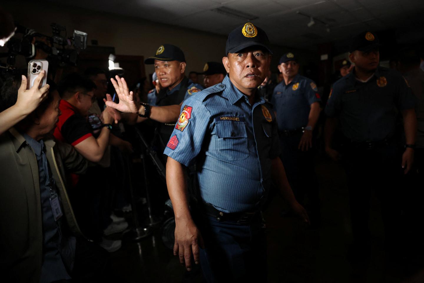 Philippines : des coups de feu entendus au Sénat où l’ancien chef de la ...
