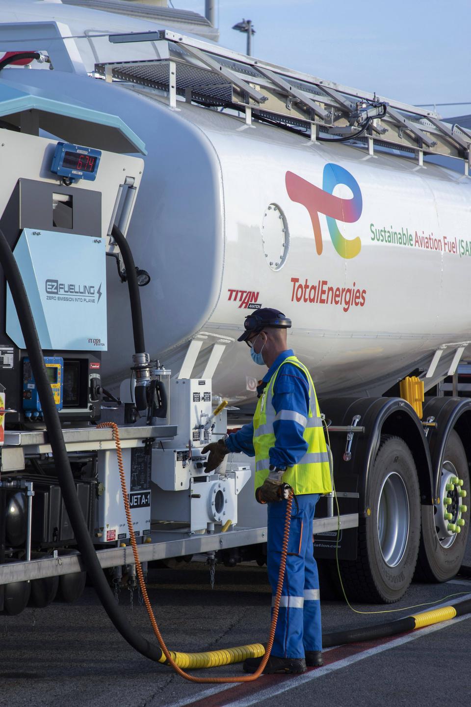 French airlines are finally turning to sustainable fuels to break free ...