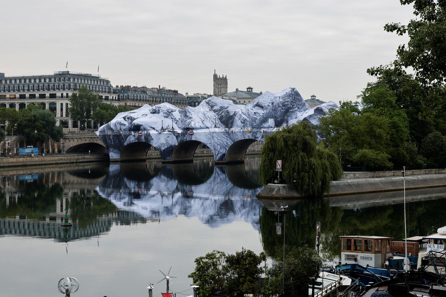 JR covers Pont-Neuf bridge in Paris with giant inflatable cave