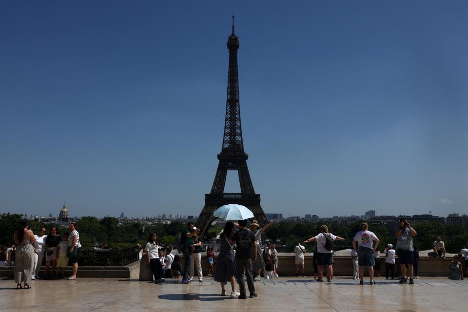 France faces unprecedented early ozone pollution amid heat wave
