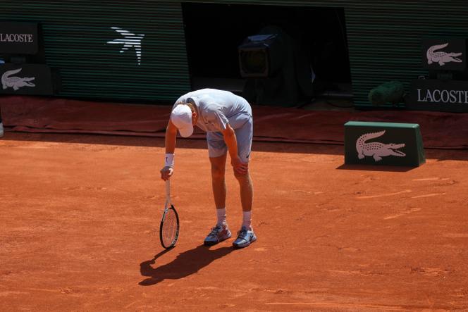 Roland-Garros 2026 : le calvaire de Jannik Sinner, touché physiquement ...