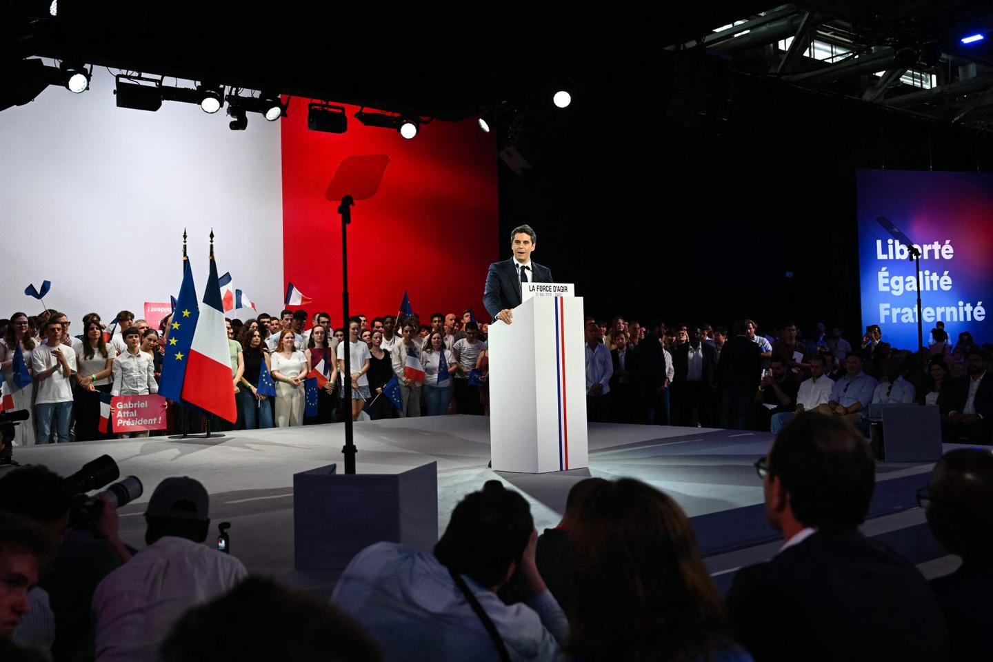 Gabriel Attal met en scène sa « force d’agir » lors de son premier ...