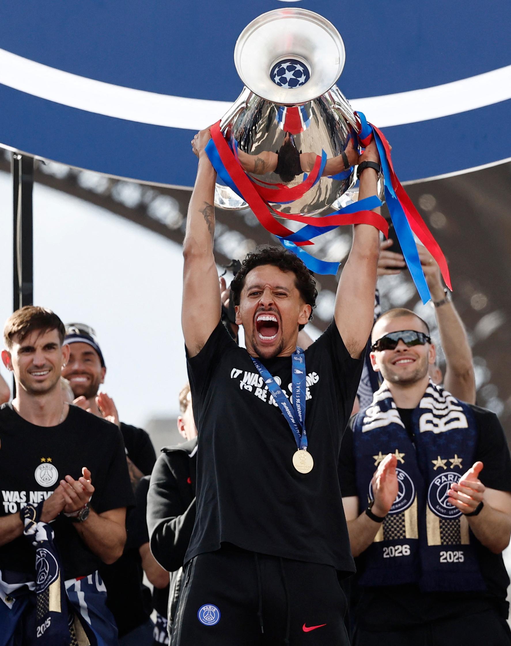 EN DIRECT, victoire du PSG en Ligue des champions : la parade sur le ...