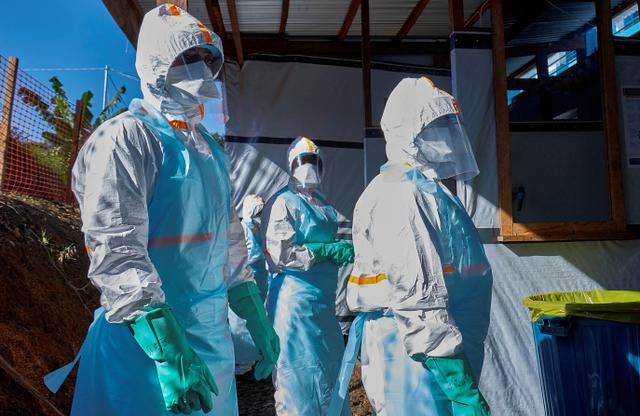 Alors que l’épidémie de virus Ebola continue de s’amplifier, plusieurs ...